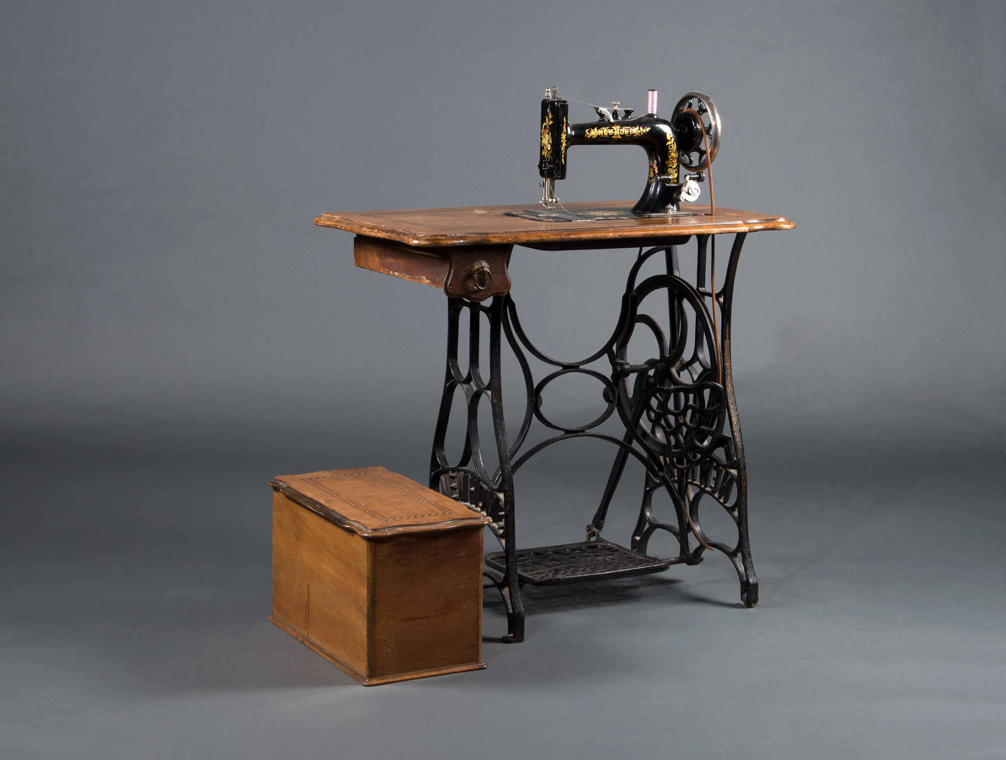 Machine à coudre Soubrier - Louer Objets déco Scientifique XXe